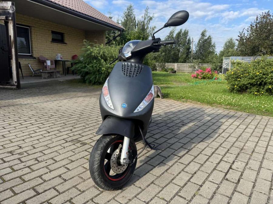 Piaggio ZIP 2021 Kupiškis, ar dzinēja tilpumu 49.00 L un nobraukumu 10 tūkst. km par 1200 €, foto 4 vietnē AUTOMOTO.COM.LV