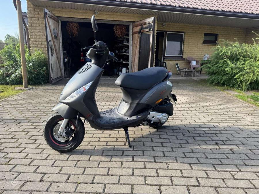 Piaggio ZIP 2021 Kupiškis, ar dzinēja tilpumu 49.00 L un nobraukumu 10 tūkst. km par 1200 €, foto 5 vietnē AUTOMOTO.COM.LV