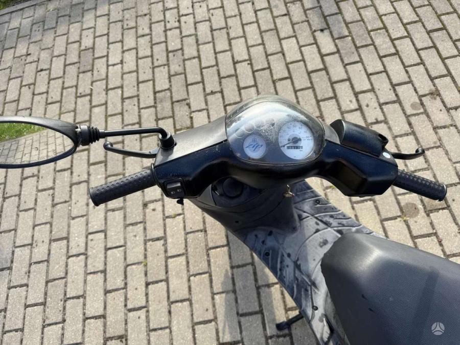 Piaggio ZIP 2021 Kupiškis, ar dzinēja tilpumu 49.00 L un nobraukumu 10 tūkst. km par 1200 €, foto 7 vietnē AUTOMOTO.COM.LV