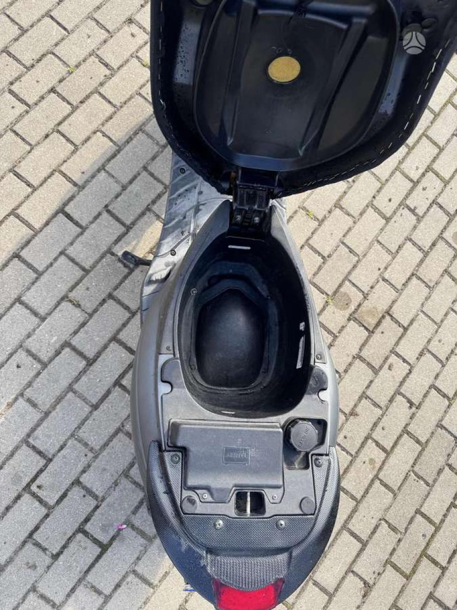 Piaggio ZIP 2021 Kupiškis, ar dzinēja tilpumu 49.00 L un nobraukumu 10 tūkst. km par 1200 €, foto 8 vietnē AUTOMOTO.COM.LV
