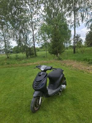 Piaggio ZIP 2021 Viļņa, ar dzinēja tilpumu 50.00 L un nobraukumu 10 tūkst. km par 800 €, foto  vietnē AUTOMOTO.COM.LV