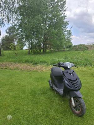 Piaggio ZIP 2021 Viļņa, ar dzinēja tilpumu 50.00 L un nobraukumu 10 tūkst. km par 800 €, foto 3 vietnē AUTOMOTO.COM.LV