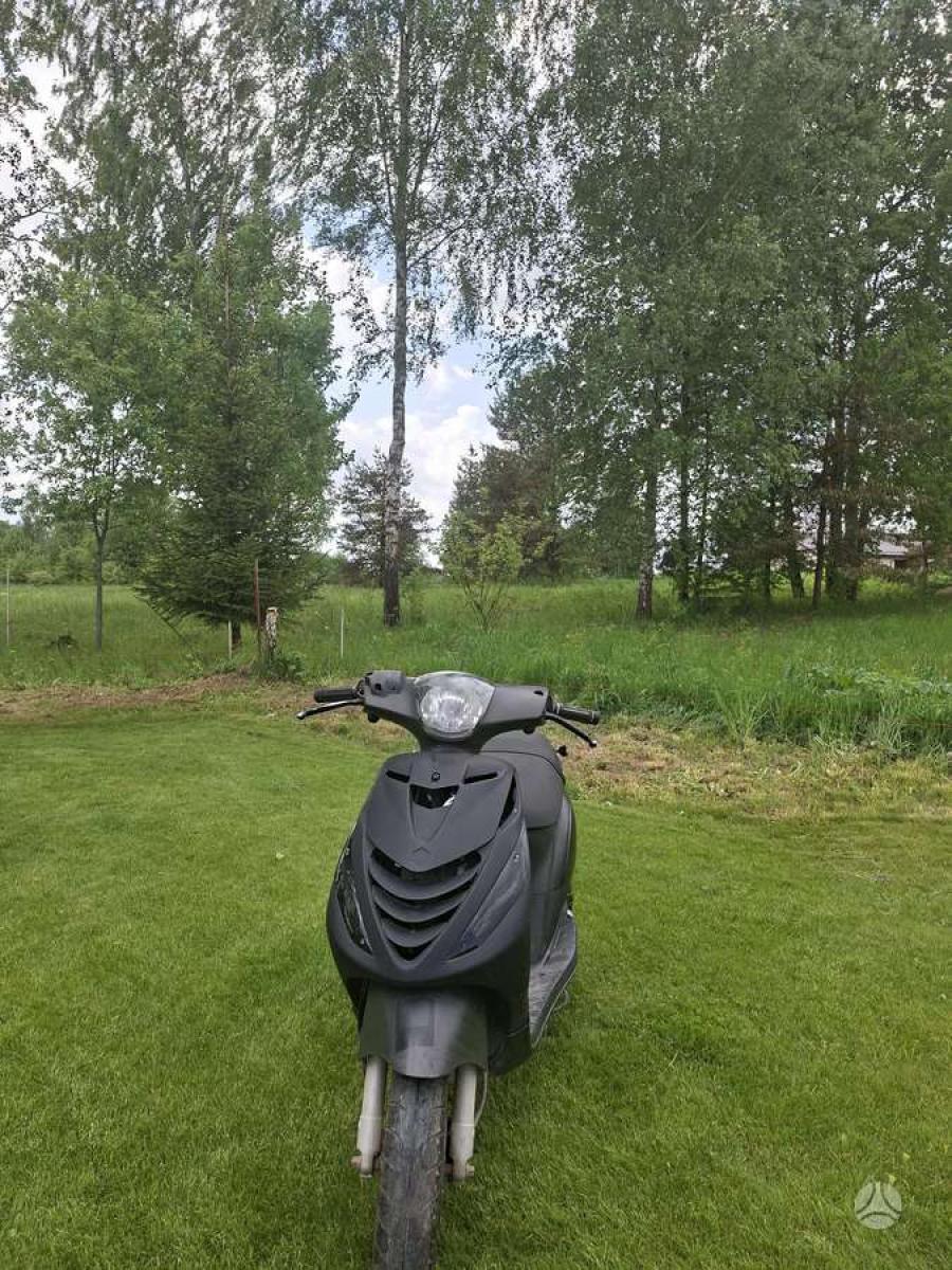Piaggio ZIP 2021 Viļņa, ar dzinēja tilpumu 50.00 L un nobraukumu 10 tūkst. km par 800 €, foto 4 vietnē AUTOMOTO.COM.LV