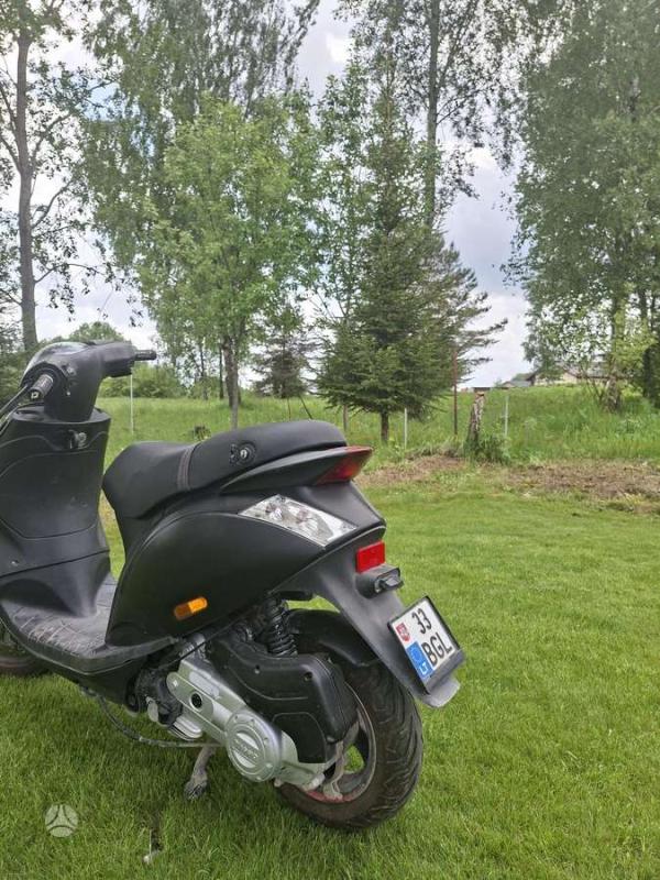Piaggio ZIP 2021 Viļņa, ar dzinēja tilpumu 50.00 L un nobraukumu 10 tūkst. km par 800 €, foto 5 vietnē AUTOMOTO.COM.LV