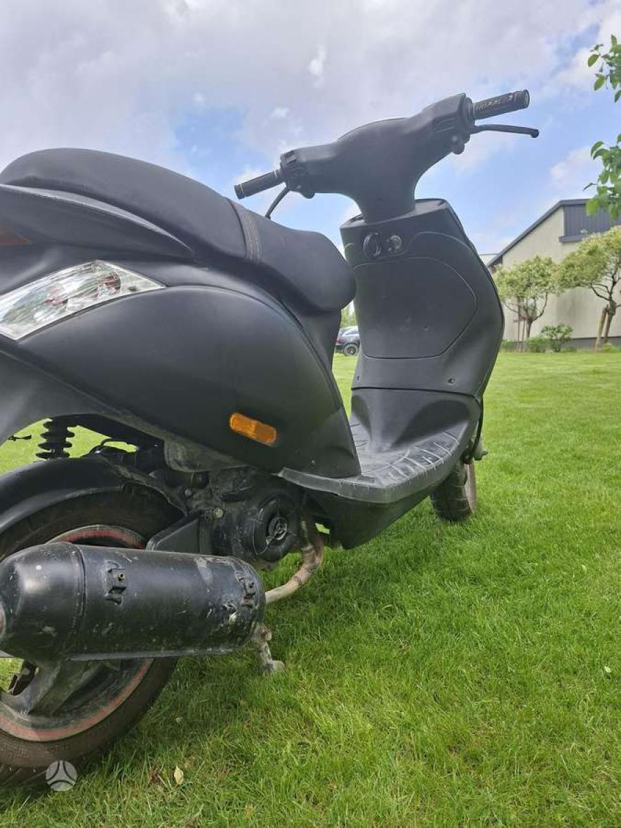 Piaggio ZIP 2021 Viļņa, ar dzinēja tilpumu 50.00 L un nobraukumu 10 tūkst. km par 800 €, foto 7 vietnē AUTOMOTO.COM.LV