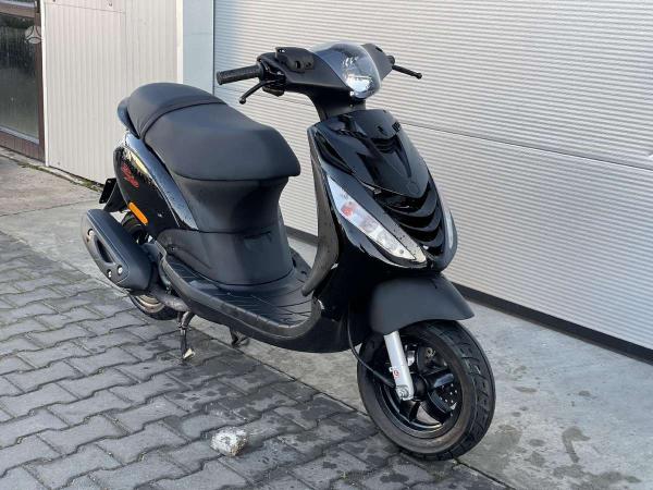 Piaggio ZIP 2024 in Vilkaviskis, with an engine capacity of 49.00 L and mileage of 4 thousand km for 880 €, photo 1 on AUTOMOTO.COM.LV