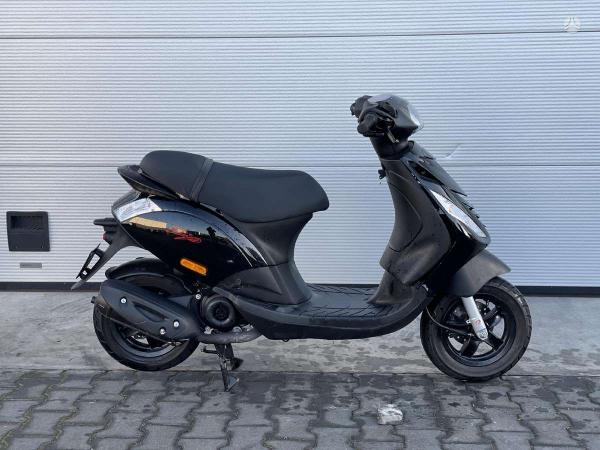 Piaggio ZIP 2024 in Vilkaviskis, with an engine capacity of 49.00 L and mileage of 4 thousand km for 880 €, photo 2 on AUTOMOTO.COM.LV