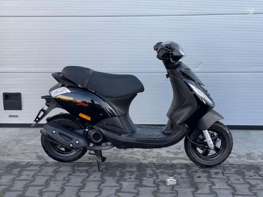 Piaggio ZIP 2024 в Вилкавишкис, объемом двигателя 49.00 л и пробегом 4 тыс. км за 880 €, фото 2 на AUTOMOTO.COM.LV