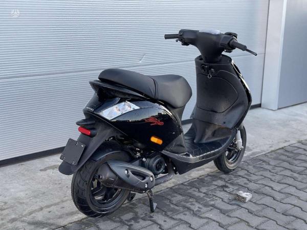 Piaggio ZIP 2024 in Vilkaviskis, with an engine capacity of 49.00 L and mileage of 4 thousand km for 880 €, photo 3 on AUTOMOTO.COM.LV