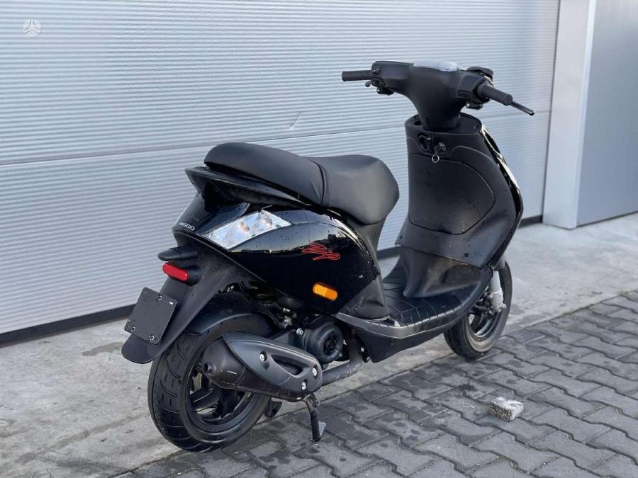 Piaggio ZIP 2024 в Вилкавишкис, объемом двигателя 49.00 л и пробегом 4 тыс. км за 880 €, фото 3 на AUTOMOTO.COM.LV
