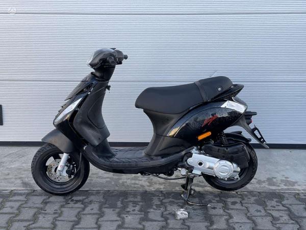 Piaggio ZIP 2024 in Vilkaviskis, with an engine capacity of 49.00 L and mileage of 4 thousand km for 880 €, photo 4 on AUTOMOTO.COM.LV