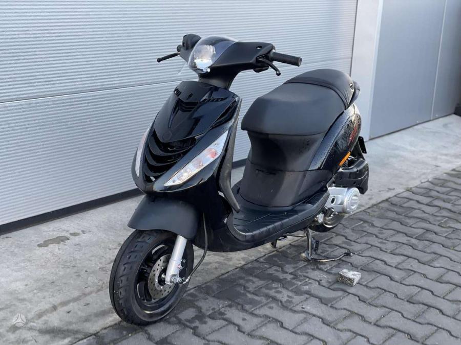 Piaggio ZIP 2024 в Вилкавишкис, объемом двигателя 49.00 л и пробегом 4 тыс. км за 880 €, фото 5 на AUTOMOTO.COM.LV