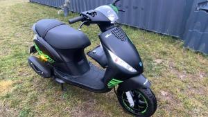Piaggio ZIP 2024 в Вильнюс, объемом двигателя 50.00 л и пробегом 7 тыс. км за 1000 €, фото  на AUTOMOTO.COM.LV