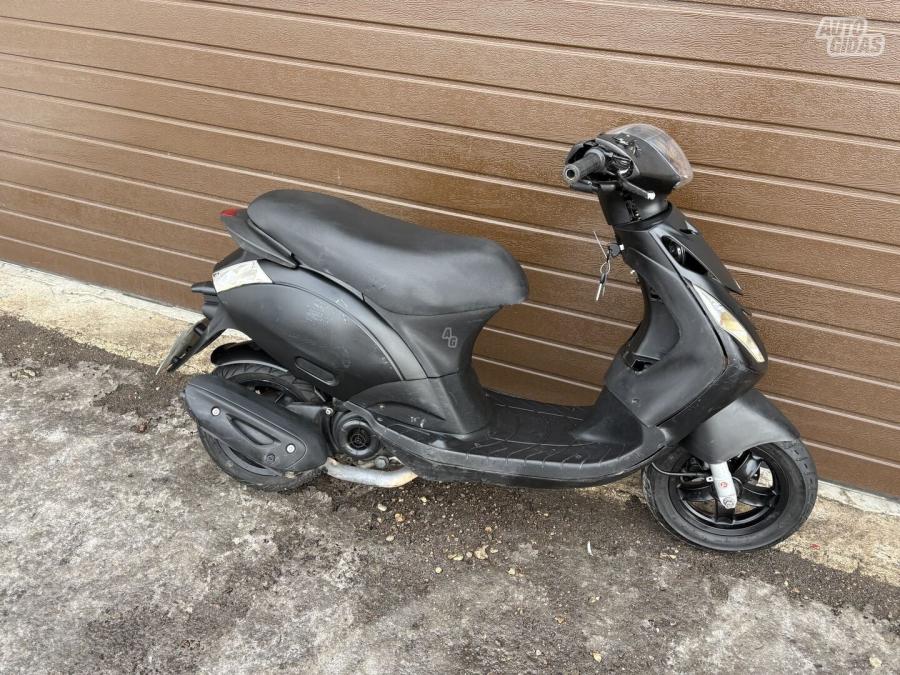 Piaggio ZIP 2024 in Kelme, with an engine capacity of 0.05 L and mileage of 8 thousand km for 465 €, photo 2 on AUTOMOTO.COM.LV