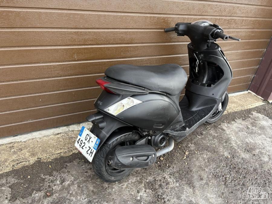 Piaggio ZIP 2024 in Kelme, with an engine capacity of 0.05 L and mileage of 8 thousand km for 465 €, photo 3 on AUTOMOTO.COM.LV