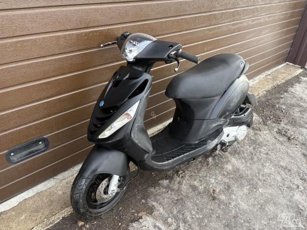 Piaggio ZIP 2024 in Kelme, with an engine capacity of 0.05 L and mileage of 8 thousand km for 465 €, photo 8 on AUTOMOTO.COM.LV
