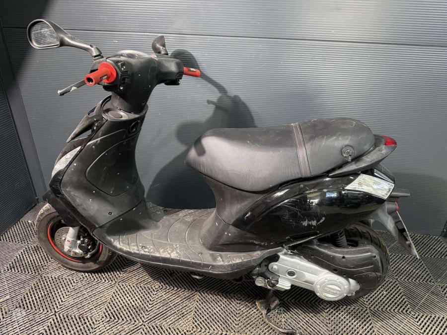 Piaggio ZIP 2024 in Taurage, with an engine capacity of 49.00 L and mileage of 10 thousand km for 750 €, photo 5 on AUTOMOTO.COM.LV