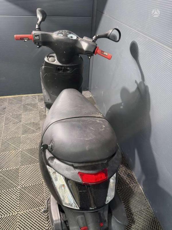 Piaggio ZIP 2024 in Taurage, with an engine capacity of 49.00 L and mileage of 10 thousand km for 750 €, photo 6 on AUTOMOTO.COM.LV