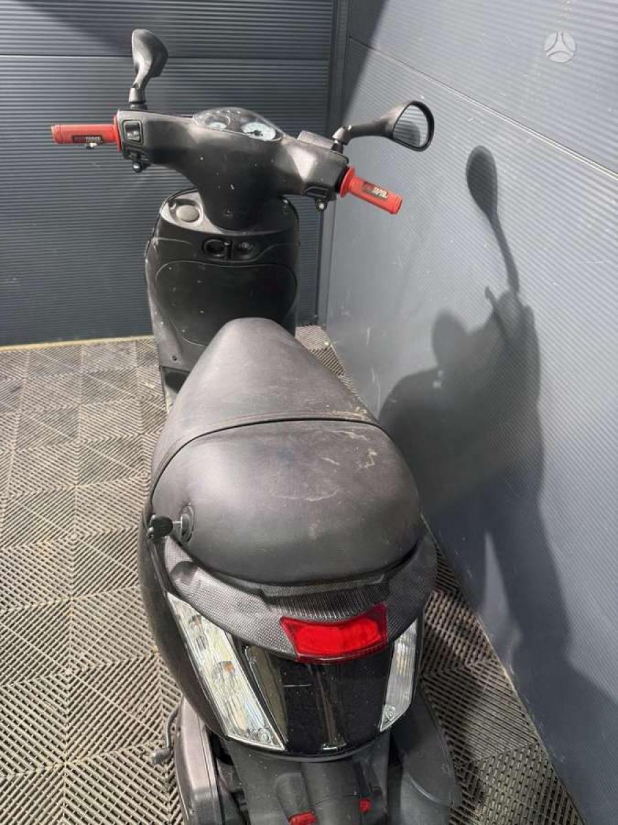 Piaggio ZIP 2024 in Taurage, with an engine capacity of 49.00 L and mileage of 10 thousand km for 750 €, photo 6 on AUTOMOTO.COM.LV