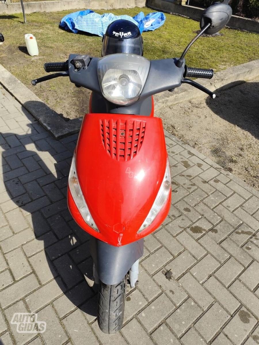 Sarkans Piaggio ZIP 2009 Ukmergė, ar dzinēja tilpumu 0.05 L un nobraukumu 0 tūkst. km par 400 €, foto 2 vietnē AUTOMOTO.COM.LV