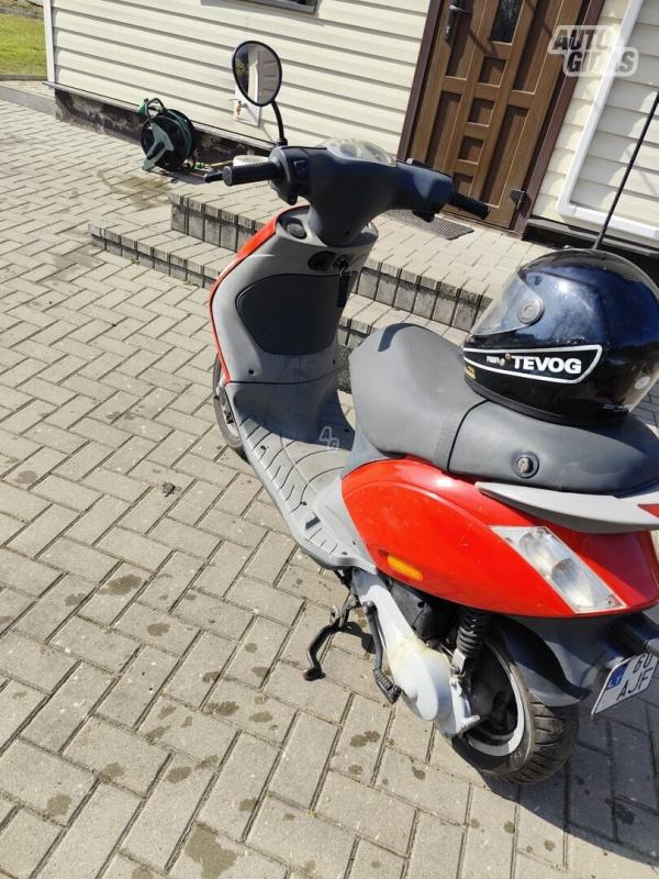 Красный Piaggio ZIP 2009 в Укмерге, объемом двигателя 0.05 л и пробегом 0 тыс. км за 400 €, фото 6 на AUTOMOTO.COM.LV
