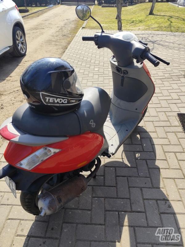 Красный Piaggio ZIP 2009 в Укмерге, объемом двигателя 0.05 л и пробегом 0 тыс. км за 400 €, фото 8 на AUTOMOTO.COM.LV