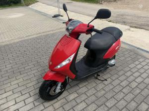 Красный Piaggio ZIP 2011 в Утена, объемом двигателя 49.00 л и пробегом 7 тыс. км за 1050 €, фото  на AUTOMOTO.COM.LV