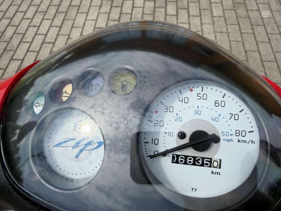 Red Piaggio ZIP 2011 in Utena, with an engine capacity of 49.00 L and mileage of 7 thousand km for 1050 €, photo 6 on AUTOMOTO.COM.LV