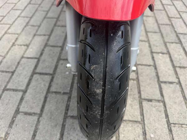 Red Piaggio ZIP 2011 in Utena, with an engine capacity of 49.00 L and mileage of 7 thousand km for 1050 €, photo 6 on AUTOMOTO.COM.LV
