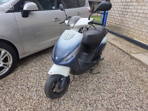 White Piaggio ZIP 2011 in Telschi, with an engine capacity of 0.05 L and mileage of 14 thousand km for 1100 €, photo 2 on AUTOMOTO.COM.LV