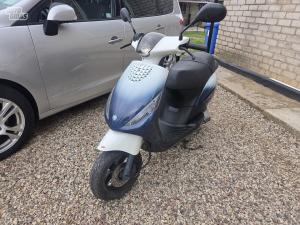 White Piaggio ZIP 2011 in Telschi, with an engine capacity of 0.05 L and mileage of 14 thousand km for 1100 €, photo 3 on AUTOMOTO.COM.LV