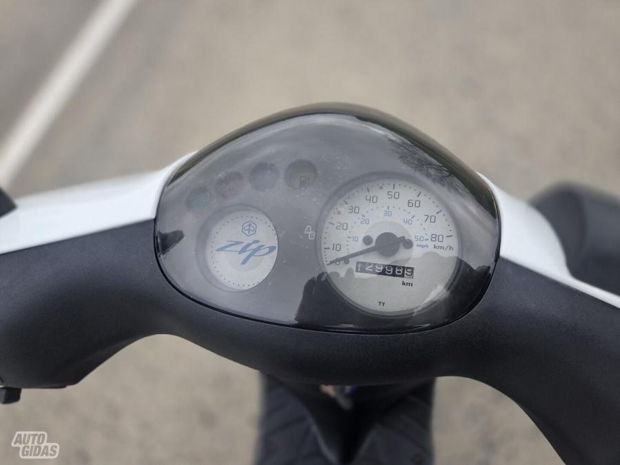 White Piaggio ZIP 2011 in Telschi, with an engine capacity of 0.05 L and mileage of 14 thousand km for 1100 €, photo 6 on AUTOMOTO.COM.LV