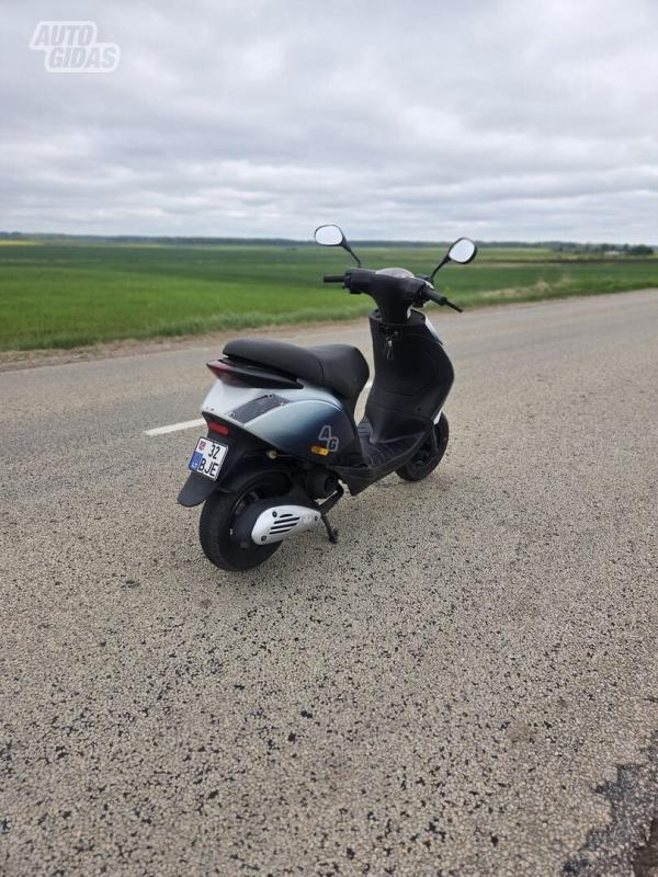 White Piaggio ZIP 2011 in Telschi, with an engine capacity of 0.05 L and mileage of 14 thousand km for 1100 €, photo 6 on AUTOMOTO.COM.LV