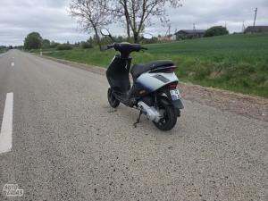 White Piaggio ZIP 2011 in Telschi, with an engine capacity of 0.05 L and mileage of 14 thousand km for 1100 €, photo 9 on AUTOMOTO.COM.LV