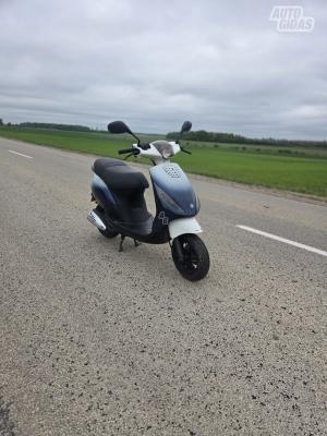 White Piaggio ZIP 2011 in Telschi, with an engine capacity of 0.05 L and mileage of 14 thousand km for 1100 €, photo 10 on AUTOMOTO.COM.LV