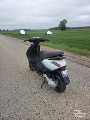 White Piaggio ZIP 2011 in Telschi, with an engine capacity of 0.05 L and mileage of 14 thousand km for 1100 €, photo 11 on AUTOMOTO.COM.LV