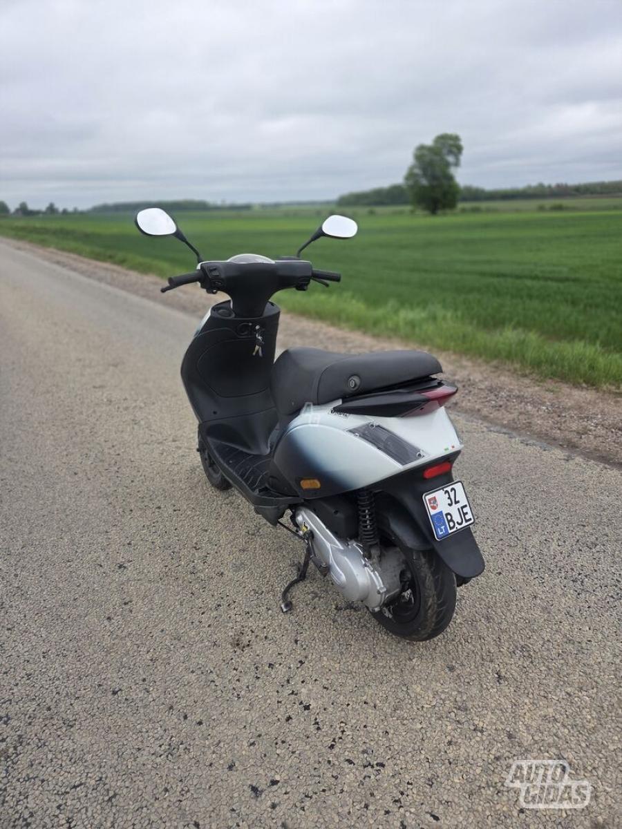 White Piaggio ZIP 2011 in Telschi, with an engine capacity of 0.05 L and mileage of 14 thousand km for 1100 €, photo 11 on AUTOMOTO.COM.LV