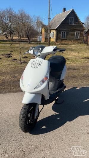 Balts Piaggio ZIP 2013 Kelmė, ar dzinēja tilpumu 0.05 L un nobraukumu 24 tūkst. km par 1050 €, foto 5 vietnē AUTOMOTO.COM.LV
