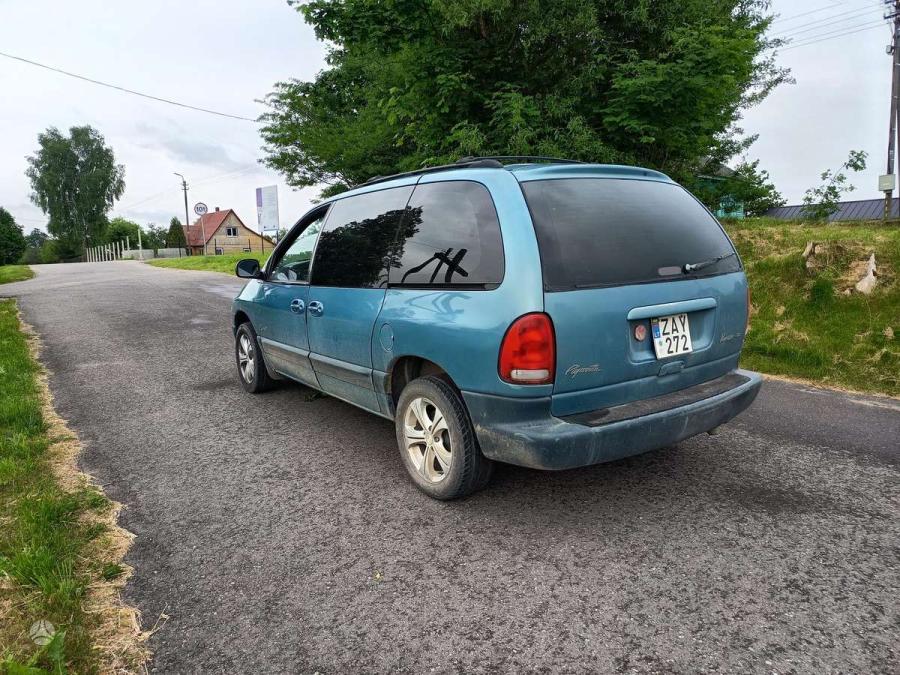 Zils Plymouth Voyager 2003 Nemenčinė, ar dzinēja tilpumu 3.30 L un nobraukumu 210 tūkst. km par 1300 €, foto 1 vietnē AUTOMOTO.COM.LV