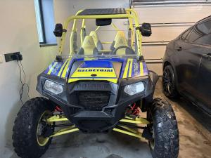 Polaris RZR 2009 Viļņa, ar dzinēja tilpumu 0.80 L un nobraukumu 12 tūkst. km par 5500 €, foto  vietnē AUTOMOTO.COM.LV