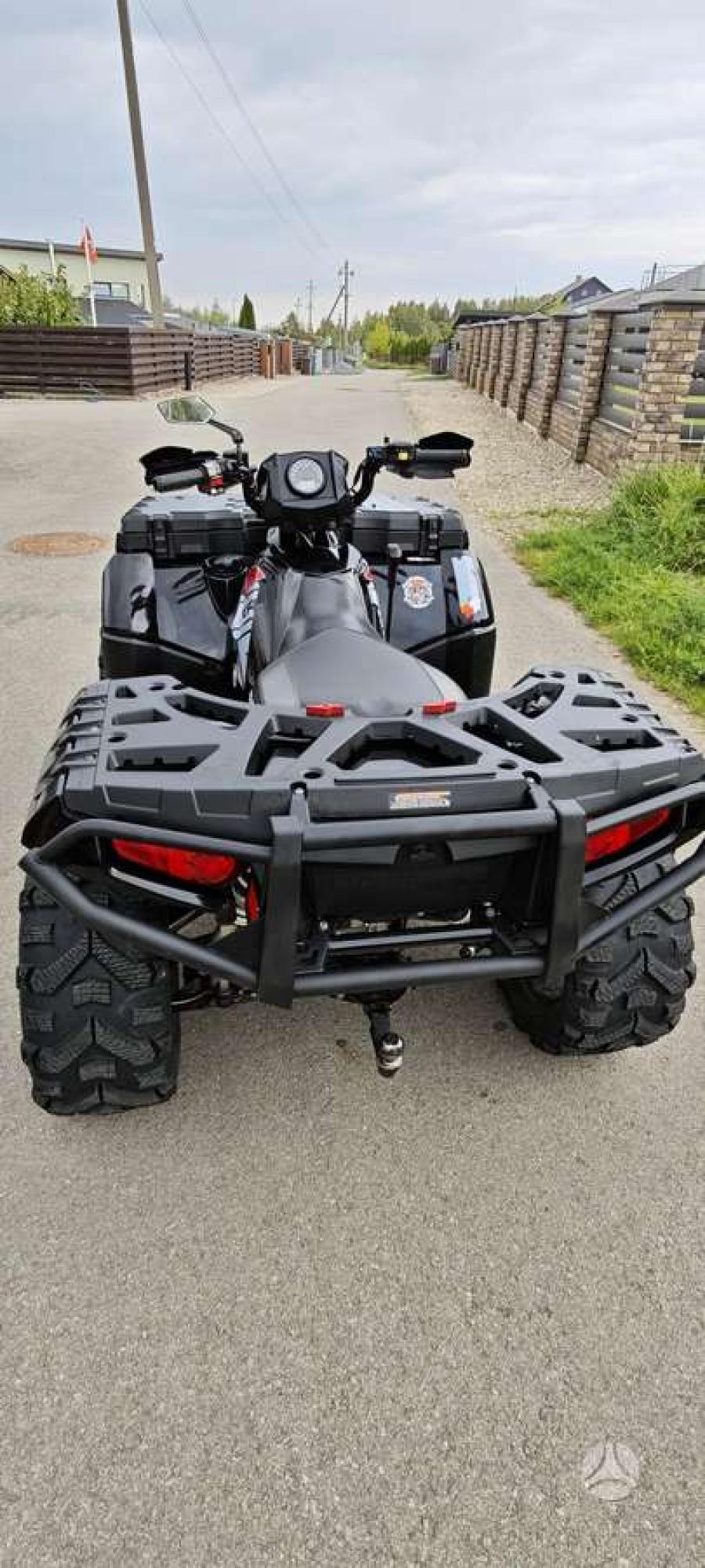 Black Polaris Sportsman 2015 in Alytus, with an engine capacity of 1.00 L and mileage of 8 thousand km for 7300 €, photo 3 on AUTOMOTO.COM.LV