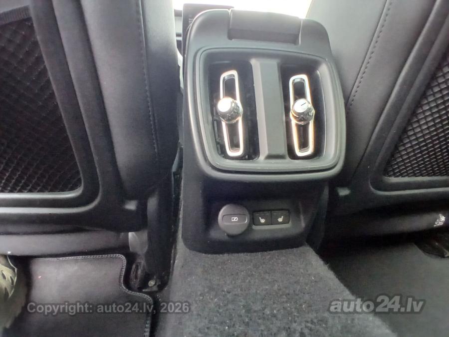 White Polestar 2 2020 in Tartu, with an engine capacity of 0.00 L and mileage of 189 thousand km for 24900 €, photo 15 on AUTOMOTO.COM.LV