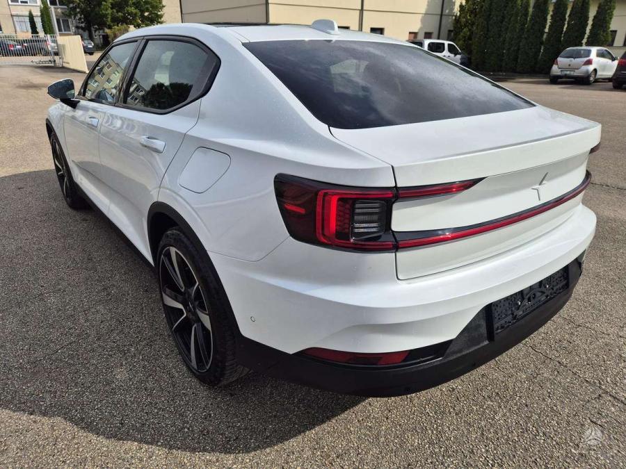 White Polestar 2 2021 in Mazeikiai, with an engine capacity of 0.00 L and mileage of 138 thousand km for 15800 €, photo 4 on AUTOMOTO.COM.LV