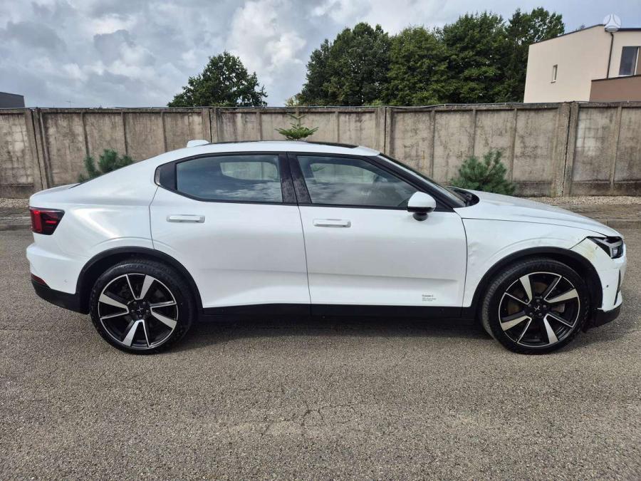 White Polestar 2 2021 in Mazeikiai, with an engine capacity of 0.00 L and mileage of 138 thousand km for 15800 €, photo 6 on AUTOMOTO.COM.LV