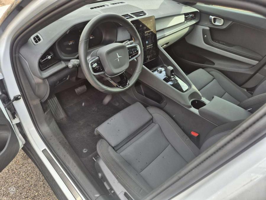 White Polestar 2 2021 in Mazeikiai, with an engine capacity of 0.00 L and mileage of 138 thousand km for 15800 €, photo 8 on AUTOMOTO.COM.LV