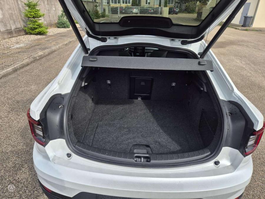 White Polestar 2 2021 in Mazeikiai, with an engine capacity of 0.00 L and mileage of 138 thousand km for 15800 €, photo 17 on AUTOMOTO.COM.LV