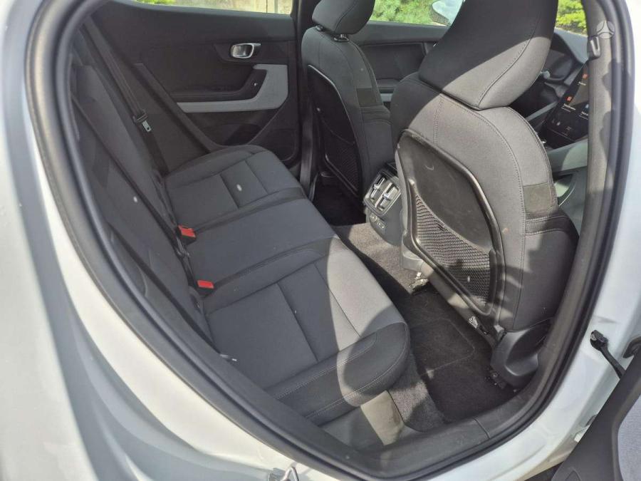 White Polestar 2 2021 in Mazeikiai, with an engine capacity of 0.00 L and mileage of 138 thousand km for 15800 €, photo 11 on AUTOMOTO.COM.LV