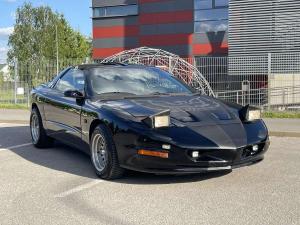 Black Pontiac Firebird 1994 in Vilnius, with an engine capacity of 3.35 L and mileage of 238 thousand km for 6299 €, photo  on AUTOMOTO.COM.LV