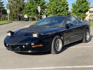Melns Pontiac Firebird 1994 Viļņa, ar dzinēja tilpumu 3.35 L un nobraukumu 238 tūkst. km par 6299 €, foto 6 vietnē AUTOMOTO.COM.LV