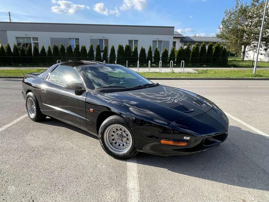 Melns Pontiac Firebird 1994 Viļņa, ar dzinēja tilpumu 3.35 L un nobraukumu 238 tūkst. km par 6299 €, foto 12 vietnē AUTOMOTO.COM.LV
